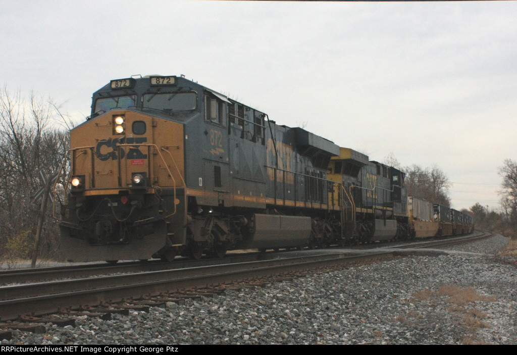 CSX 872 and train Q741
